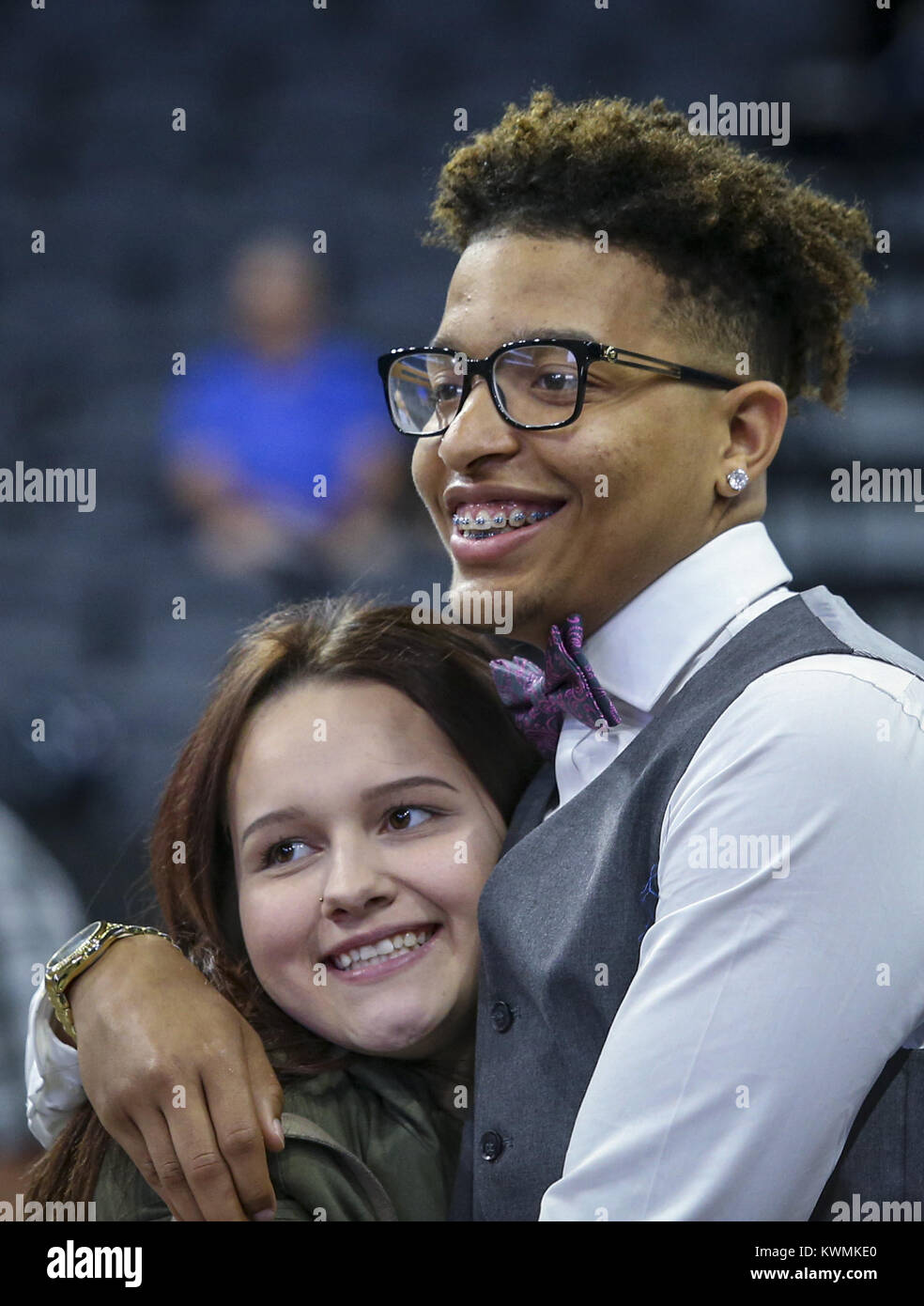 Moline, Iowa, USA. 4th June, 2017. Graduate Drevyn Barnes hugs his ...