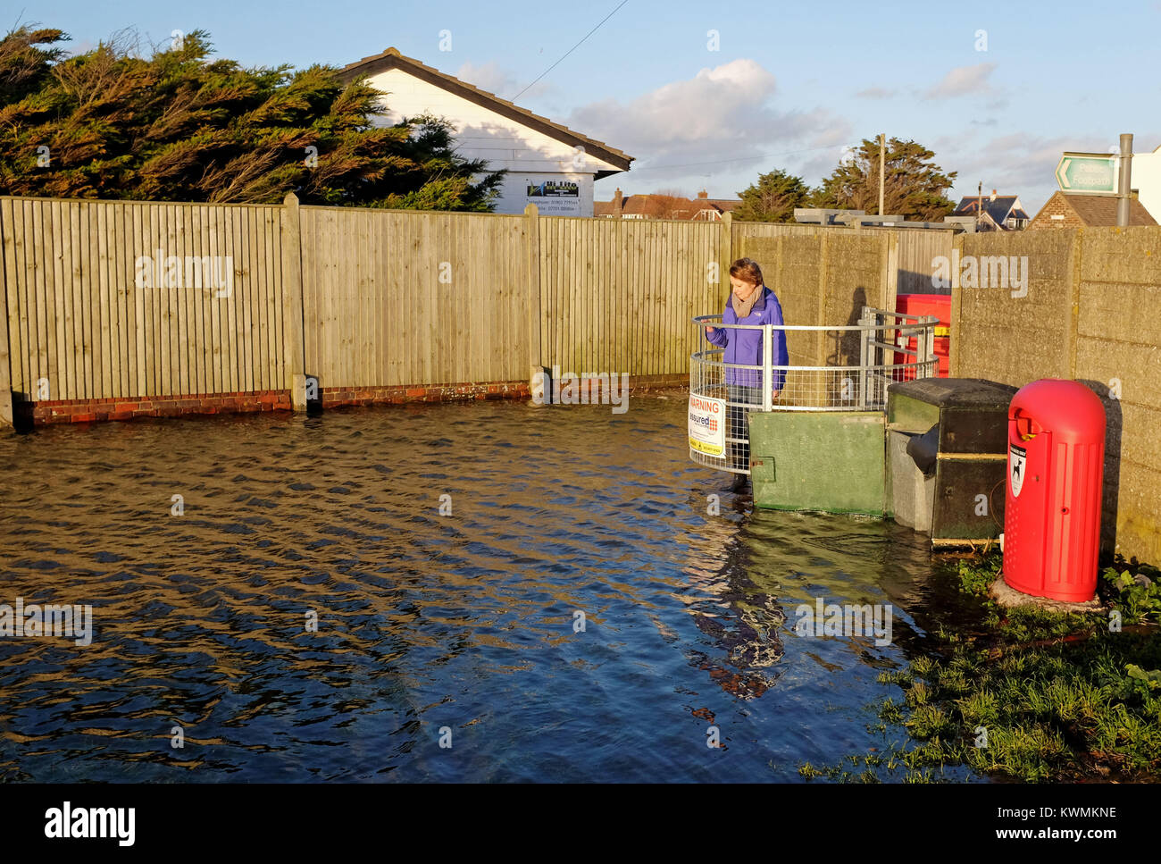 Worthing, UK. 4th Jan, 2018. A walker attempts to make her way through ...