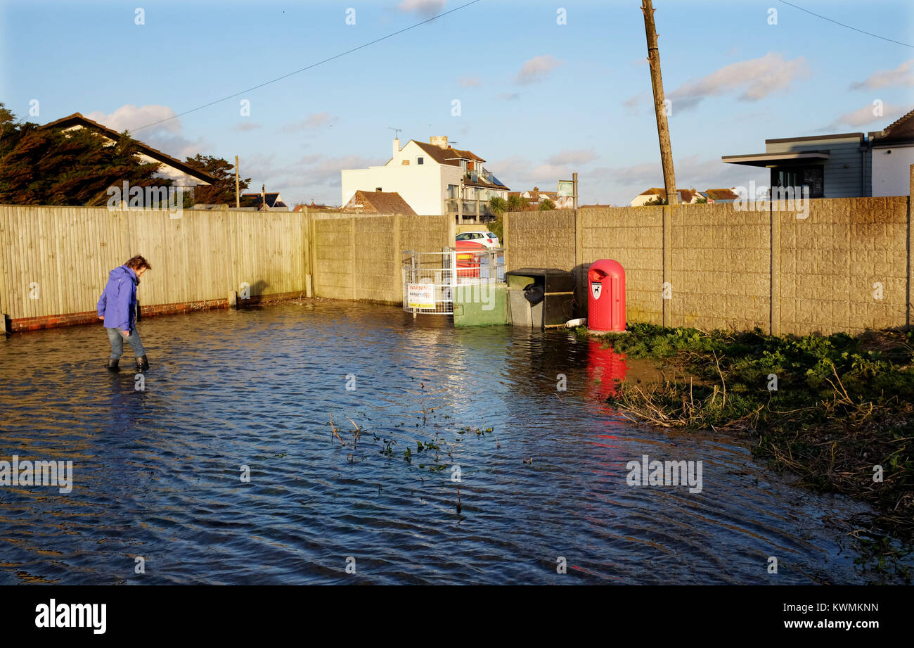 Worthing, UK. 4th Jan, 2018. A walker attempts to make her way through ...