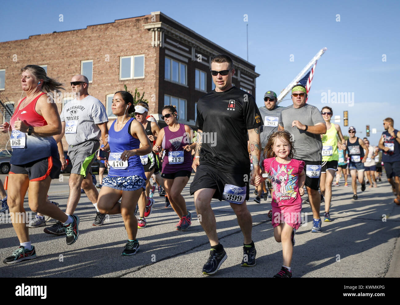 Davenport, Iowa, USA. 4th Aug, 2016. Runners take off in the first ...