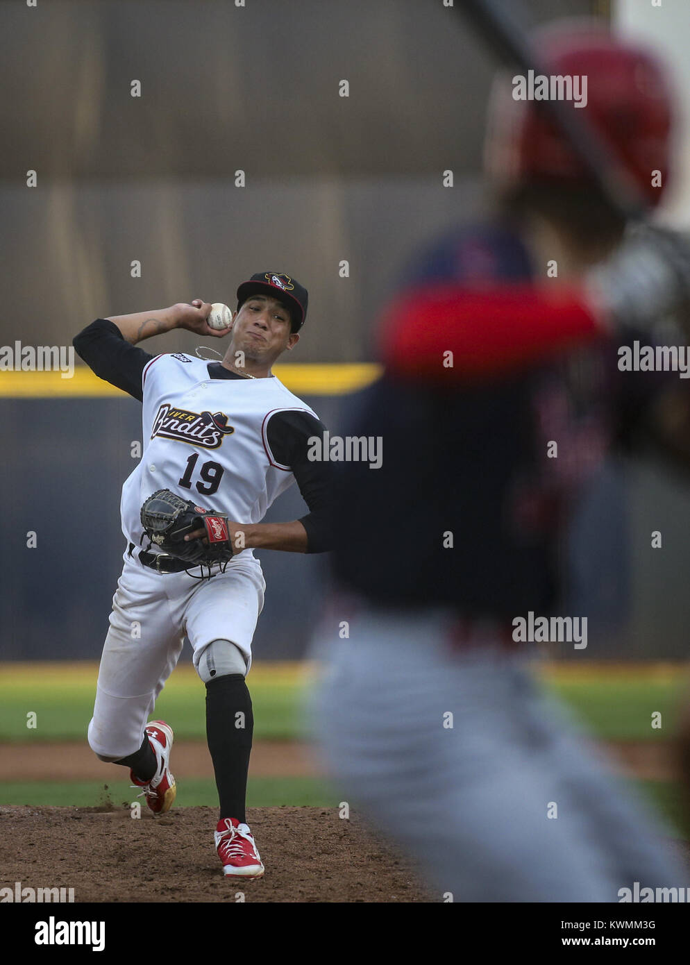 Davenport, Iowa, USA. 16th Aug, 2017. River Bandits pitcher Carlos ...