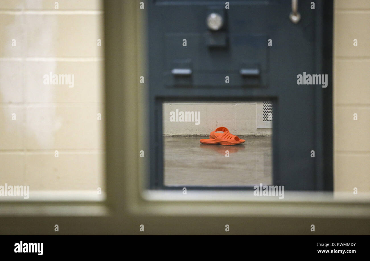 Davenport, Iowa, USA. 15th Sep, 2017. An inmates sandals are seen in ...