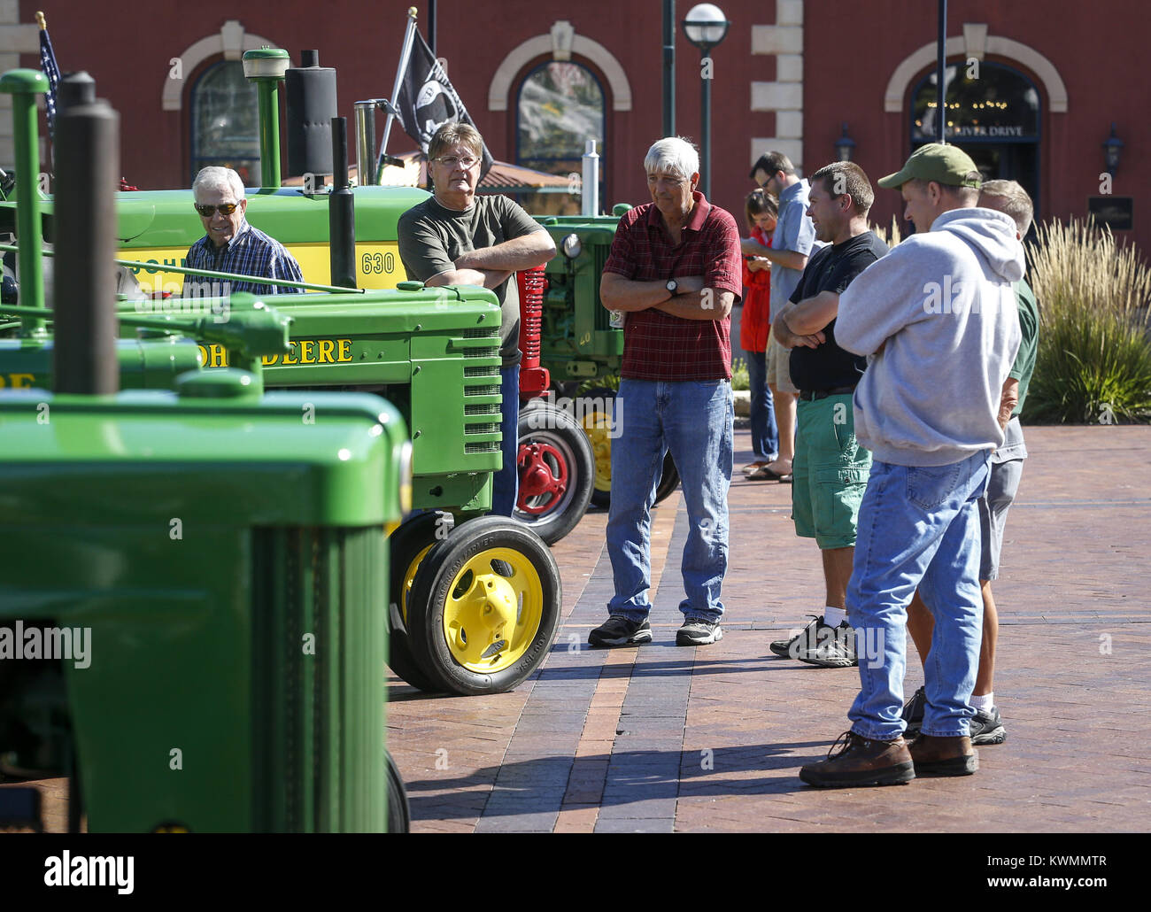 Davenport, Iowa, USA. 10th Sep, 2016. A group of tractor owners and ...