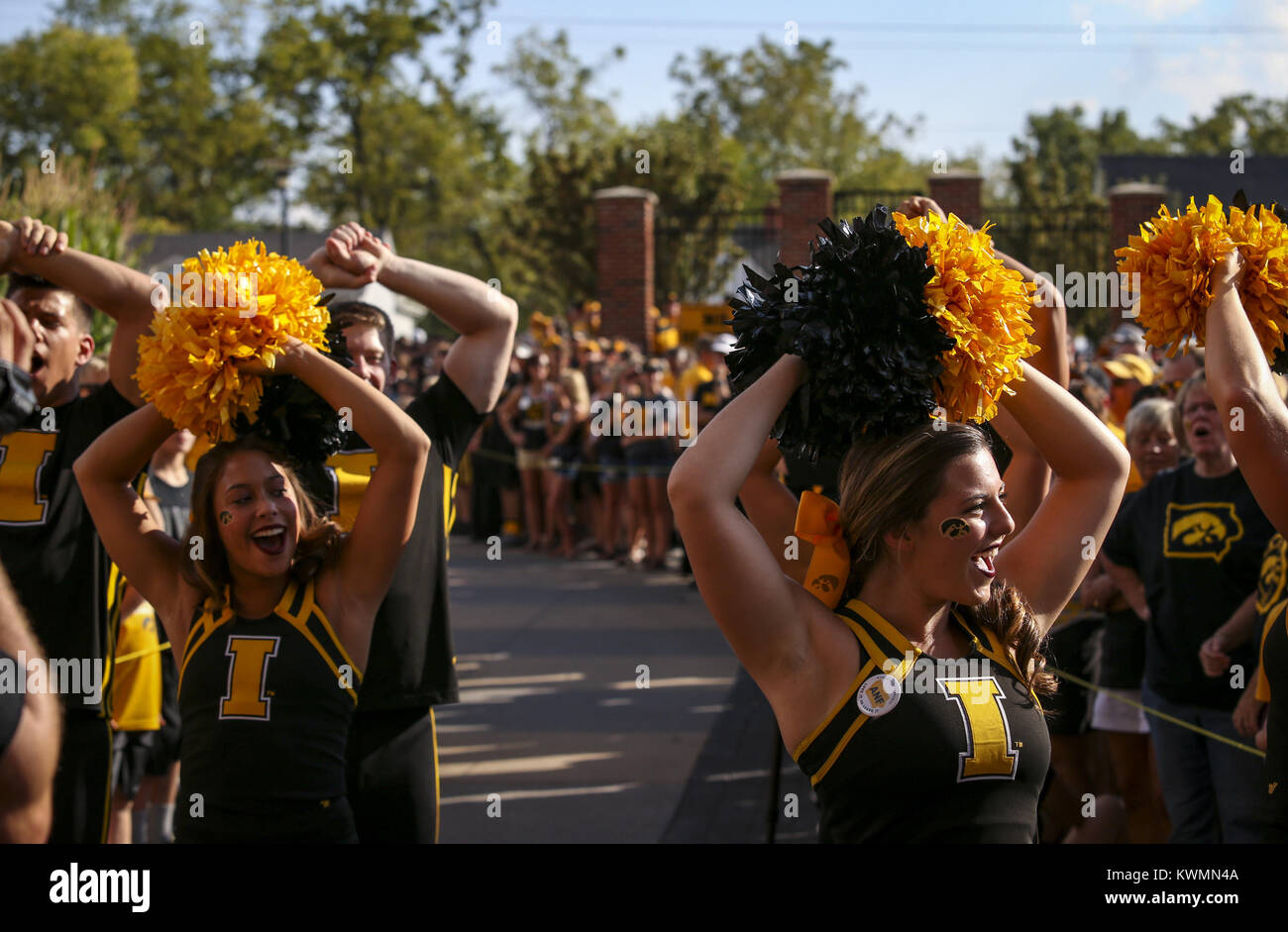 Iowa City, Iowa, USA. 23rd Sep, 2017. Iowa Hawkeyes cheerleaders get ...