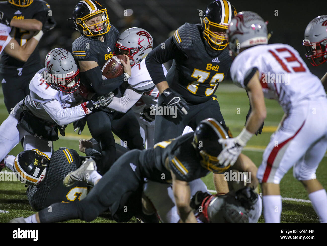 Bettendorf, Iowa, USA. 3rd Nov, 2017. Bettendorf's Carter Bell (11) is ...