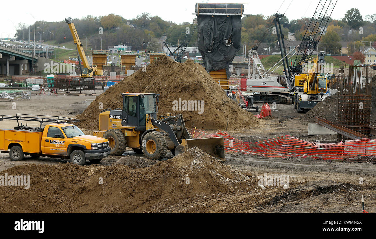 Bettendorf, Iowa, USA. 7th Nov, 2017. Construction continues on the new ...