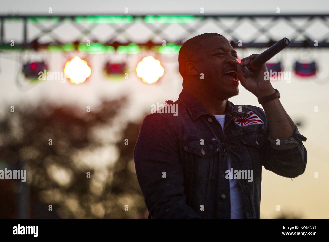 Rock Island, Iowa, USA. 23rd Oct, 2016. Torrian Ball performs a set at ...