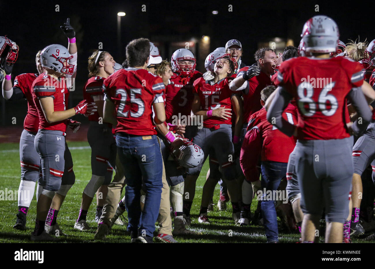 Eldridge, Iowa, USA. 6th Oct, 2017. North Scott's players celebrate ...