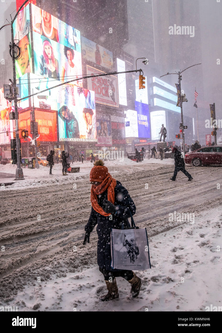 Times square snow blizzard hi-res stock photography and images - Alamy