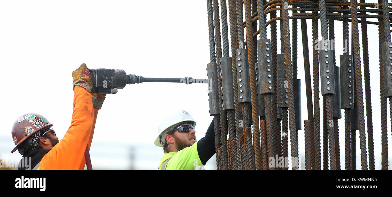 Bettendorf, Iowa, USA. 7th Nov, 2017. Construction continues on the new ...