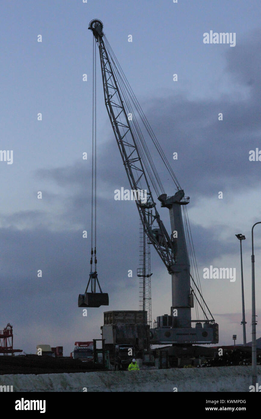 Lifting load irish port hi-res stock photography and images - Alamy