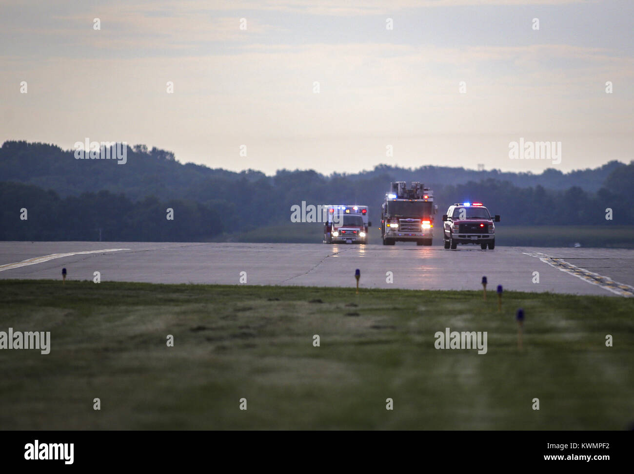 Moline, Iowa, USA. 24th Aug, 2017. Moline Fire Department crews arrive ...