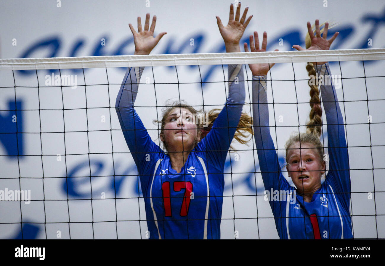 Davenport, Iowa, USA. 6th Sep, 2016. Central's Lauren Amato (17) and ...