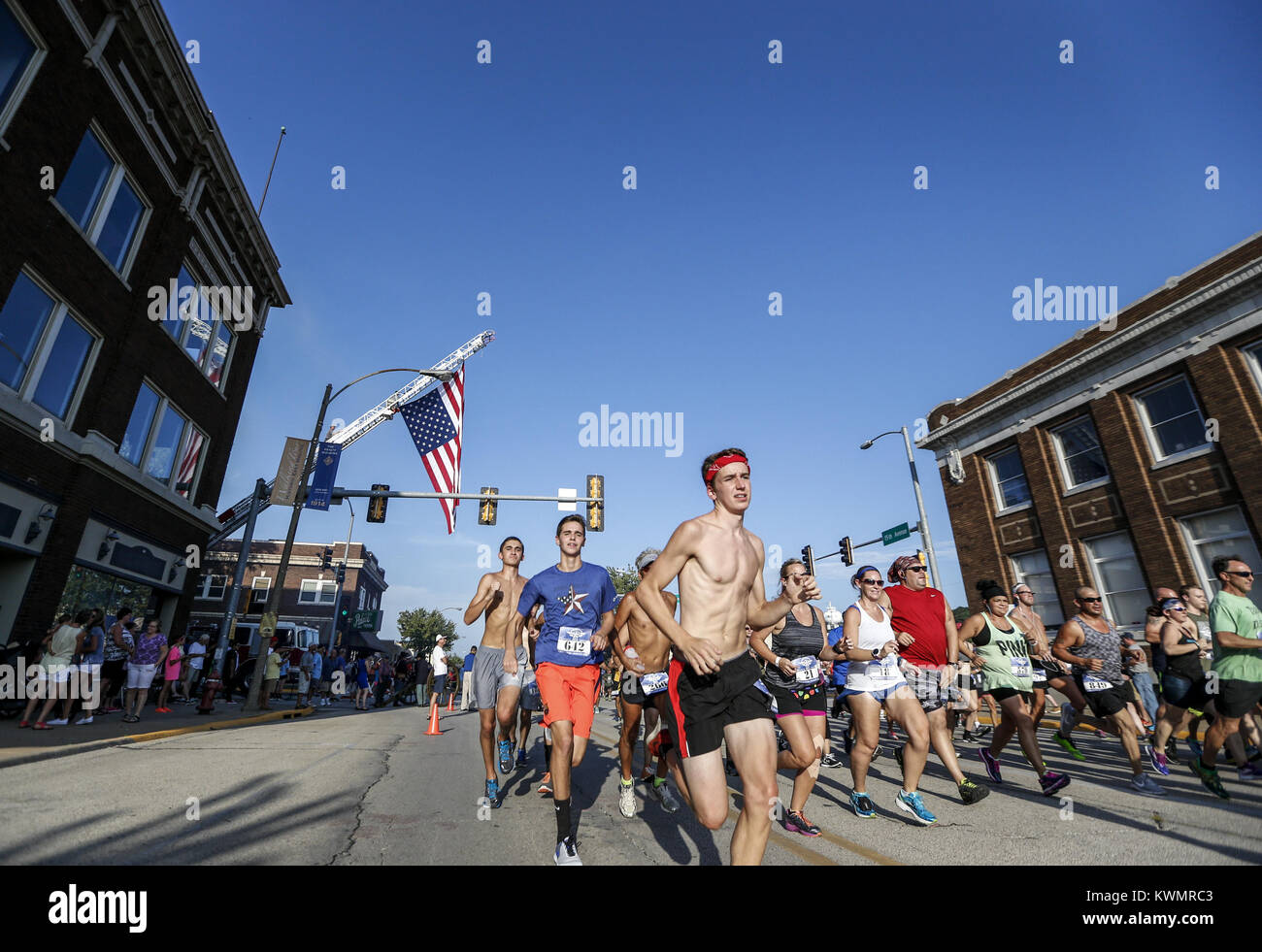 Davenport, Iowa, USA. 4th Aug, 2016. Runners take off from the start of ...
