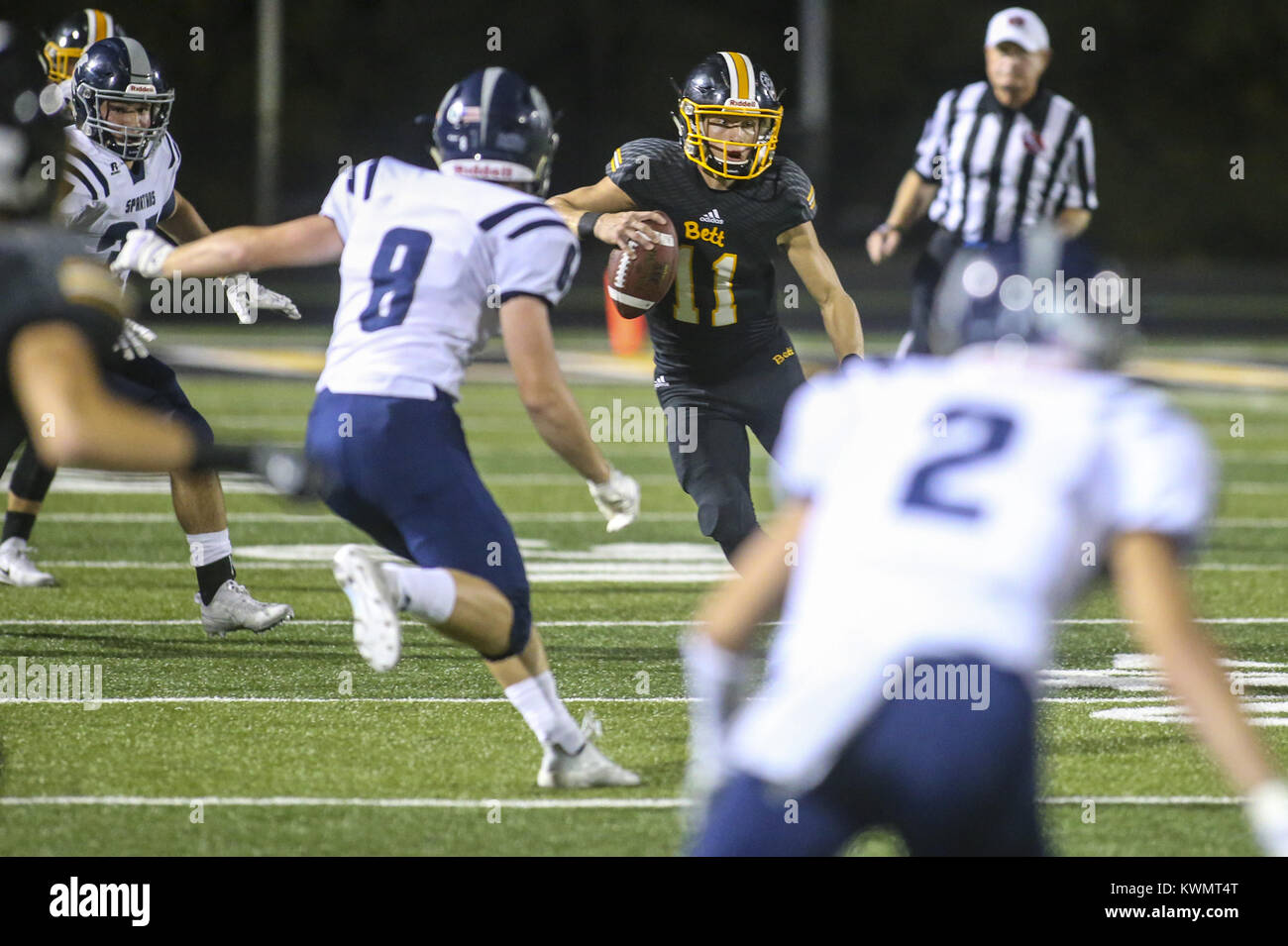 Bettendorf, Iowa, USA. 15th Sep, 2017. Bettendorf's Carter Bell (11 ...