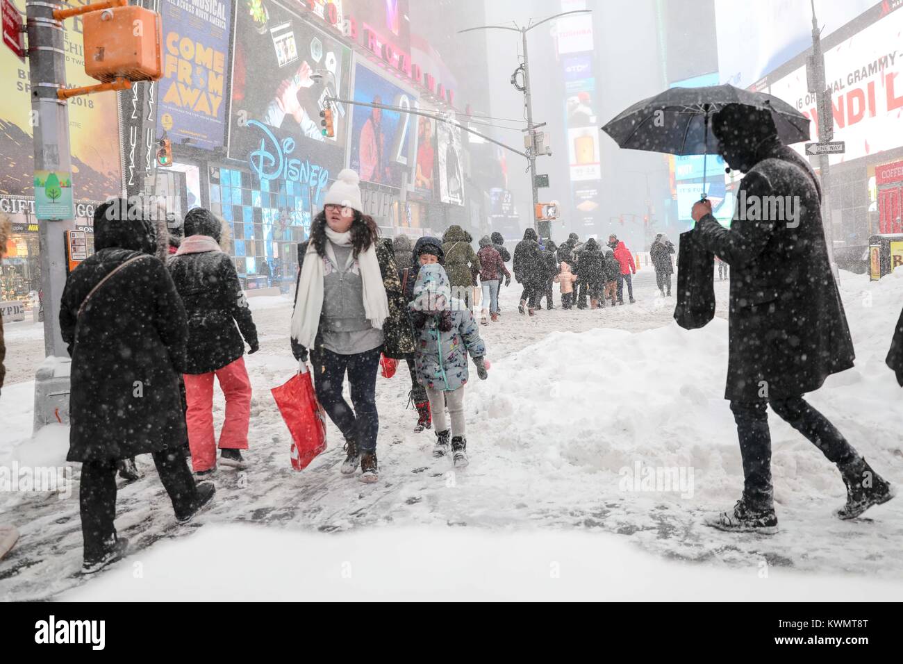 Snowfall manhattan hi-res stock photography and images - Alamy