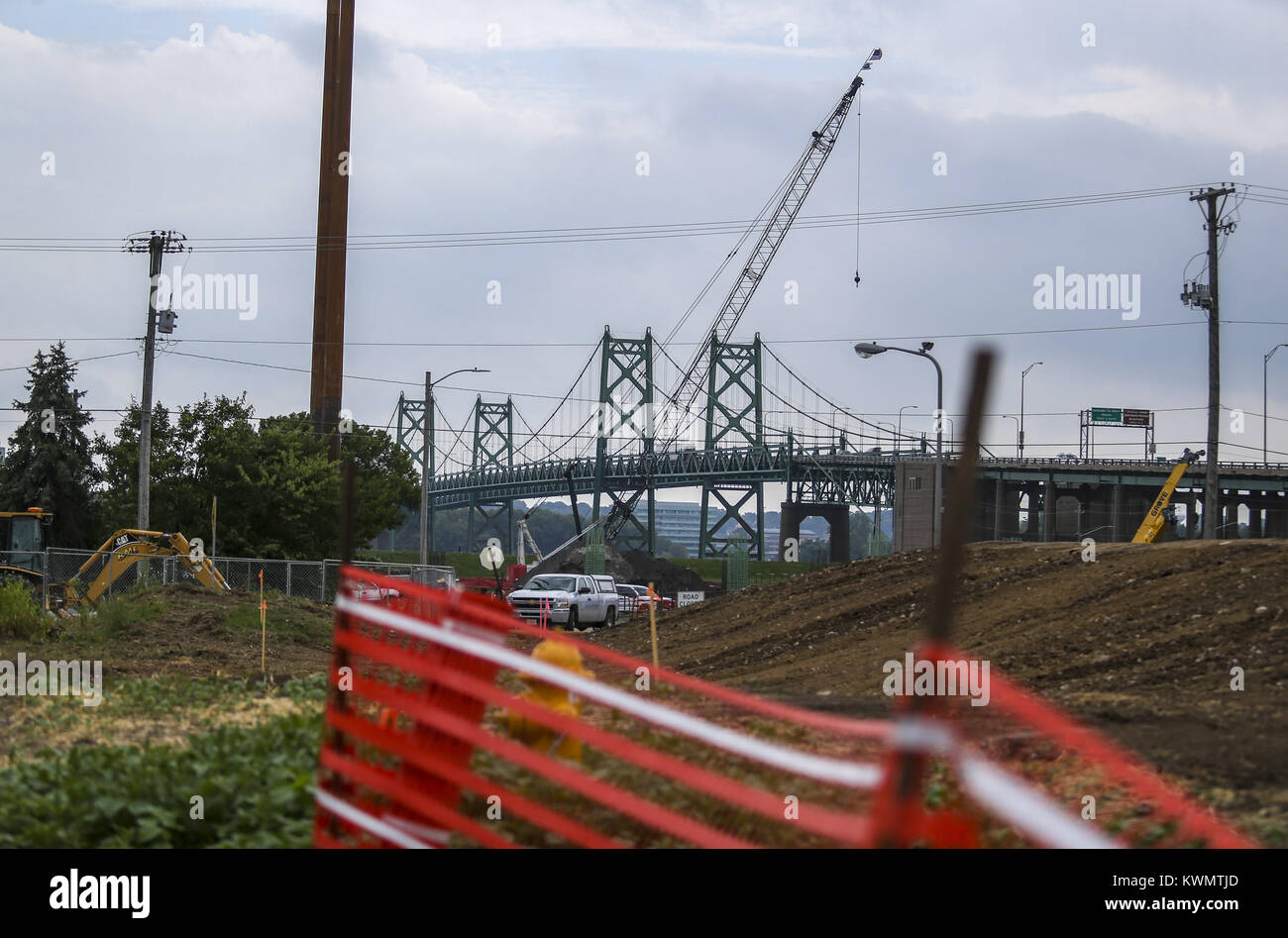 Bettendorf, Iowa, USA. 16th Aug, 2017. The Interstate 74 bridge is seen ...