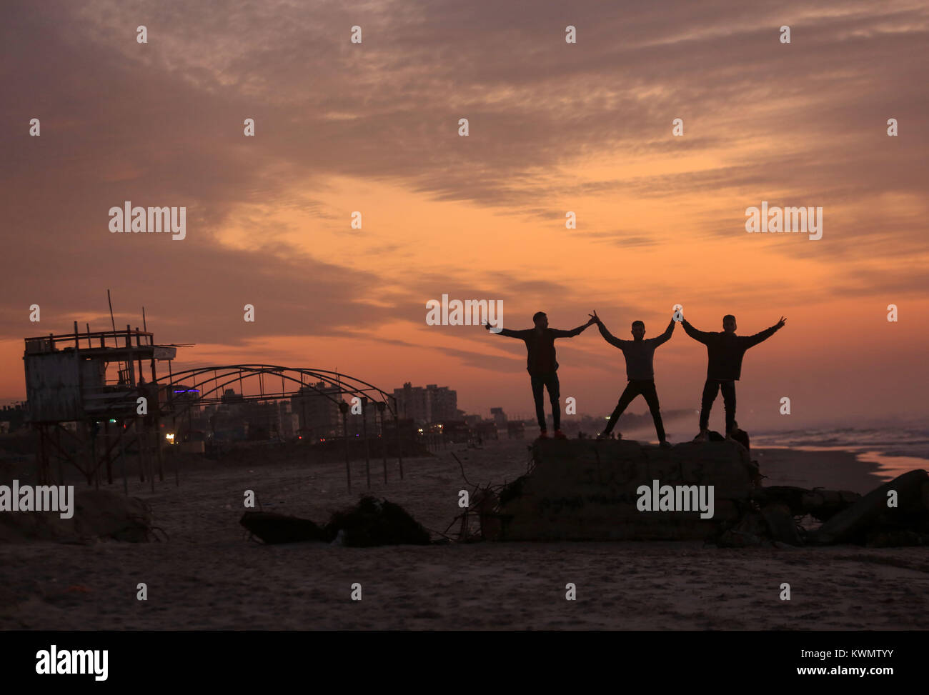 Gaza City, The Gaza Strip, Palestine. 20th Aug, 2012. Palestinians at ...