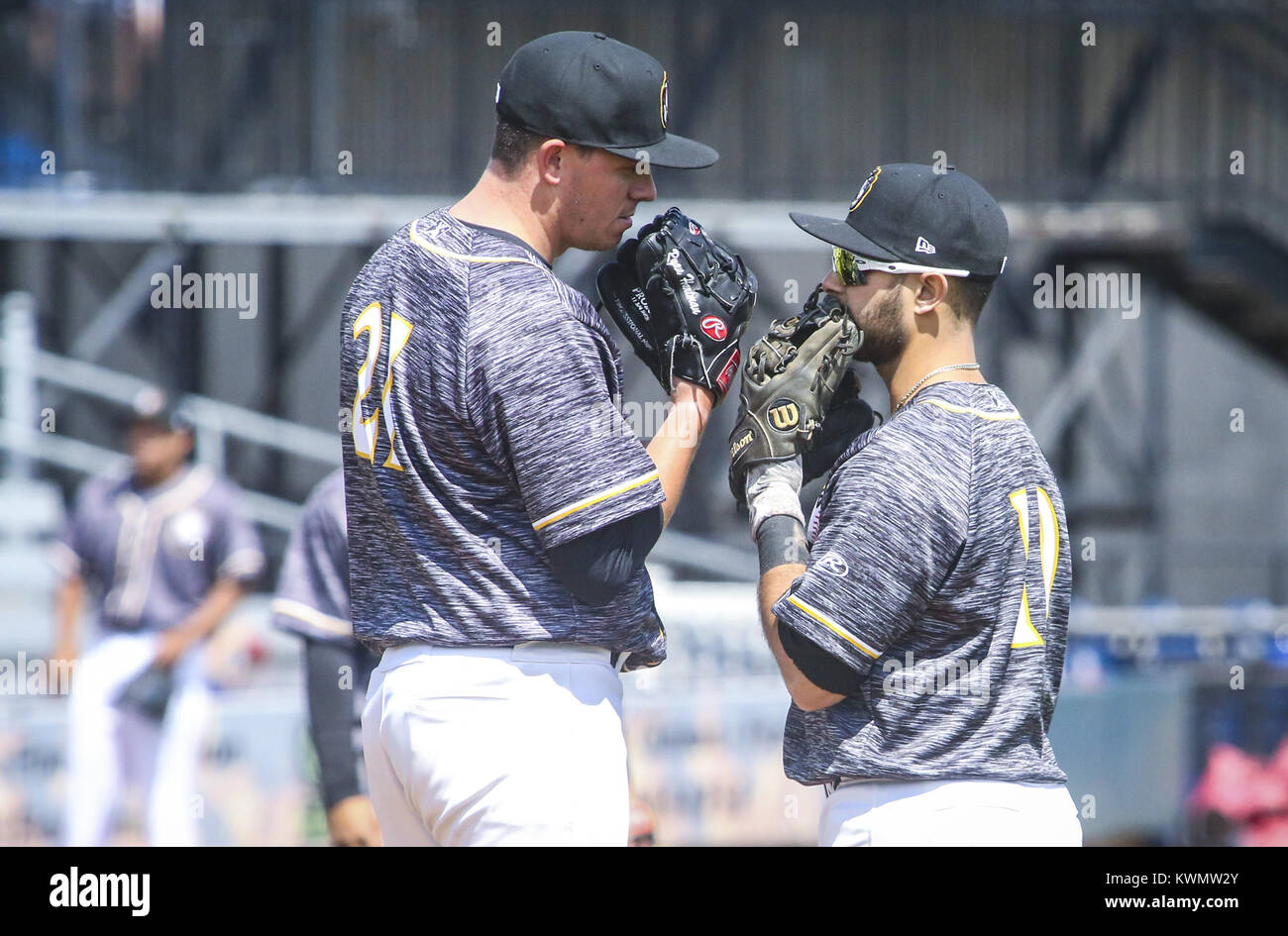 Davenport, Iowa, USA. 7th May, 2017. River bandits pitcher Randy ...
