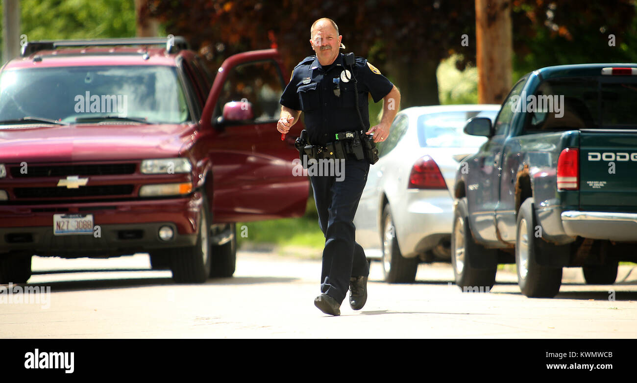 Police car chasing a car hi-res stock photography and images - Alamy