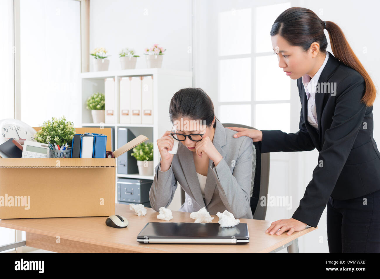 sad depression business woman getting layoff message crying in working ...