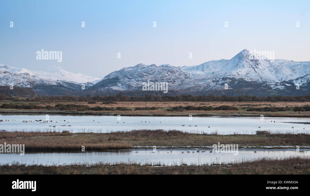 Beautiful Winter landscape image of Mount Snowdon and other peaks in ...