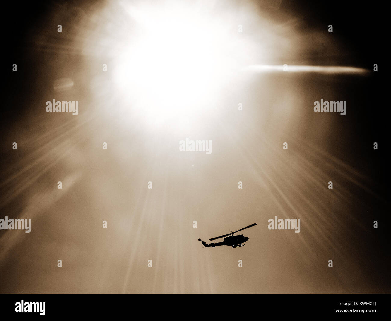 Helicopter silhouette sun flying hi-res stock photography and images ...