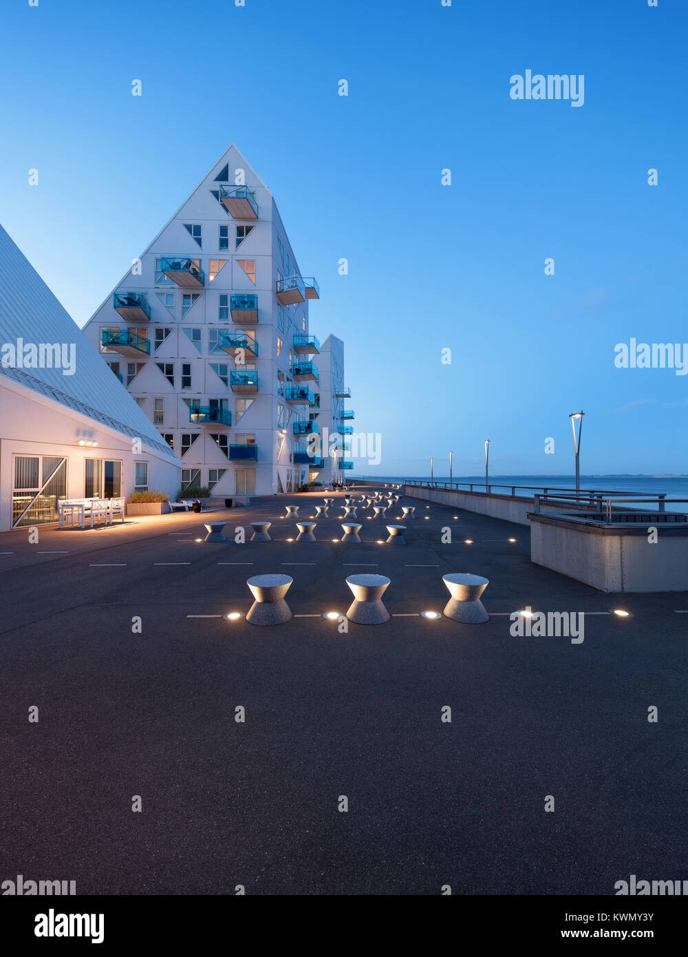 Night view architecture complex outdoors hi-res stock photography and images - Alamy
