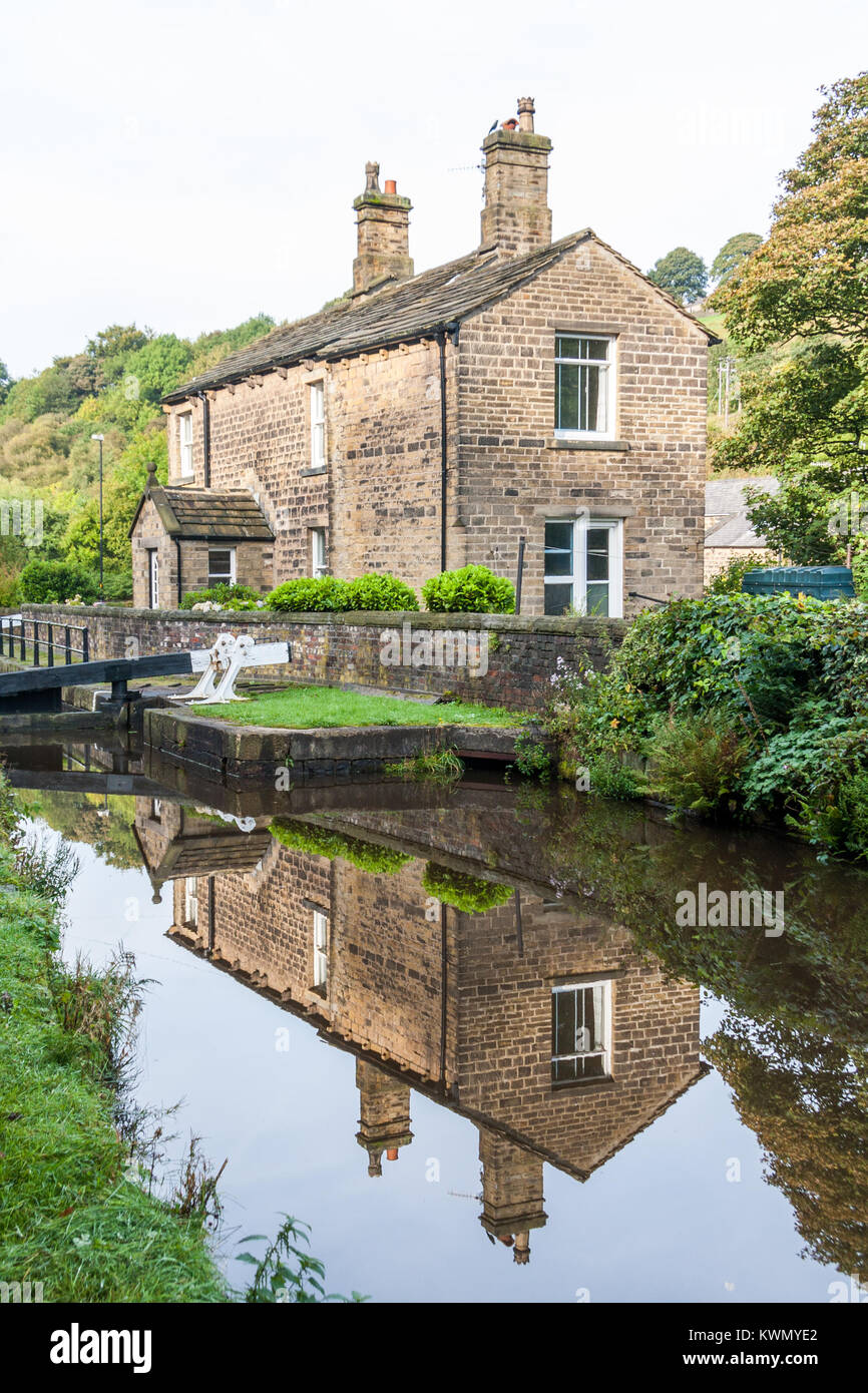 Diggle canal hi-res stock photography and images - Alamy