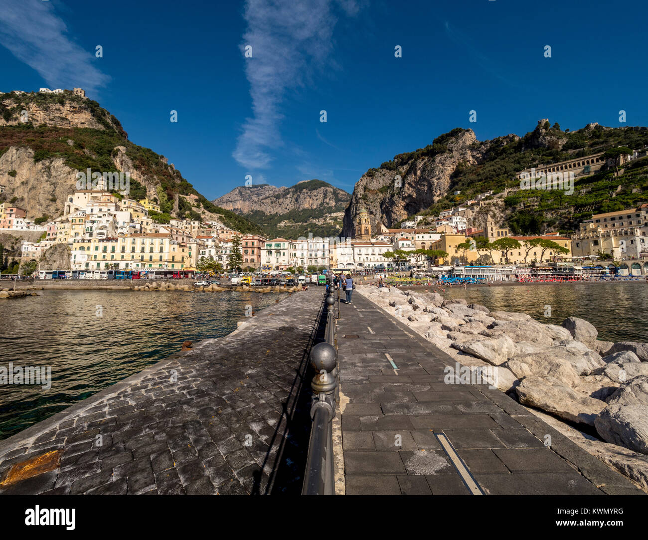 Rocky cliffside hi-res stock photography and images - Alamy