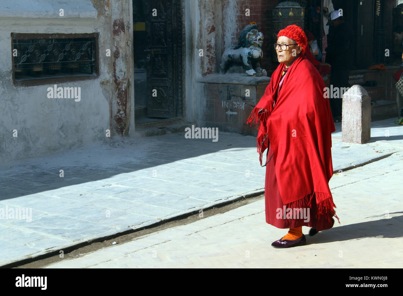Woman monk hi-res stock photography and images - Alamy