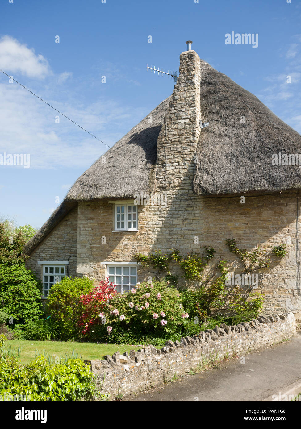 The gable end of a thatched cottage in Combrook, Warwickshire, England ...