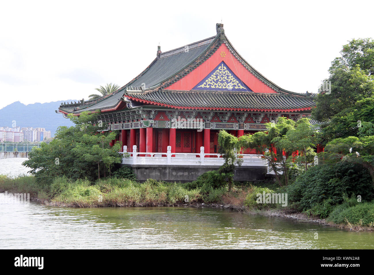 Chinese temple door in red color hi-res stock photography and images ...