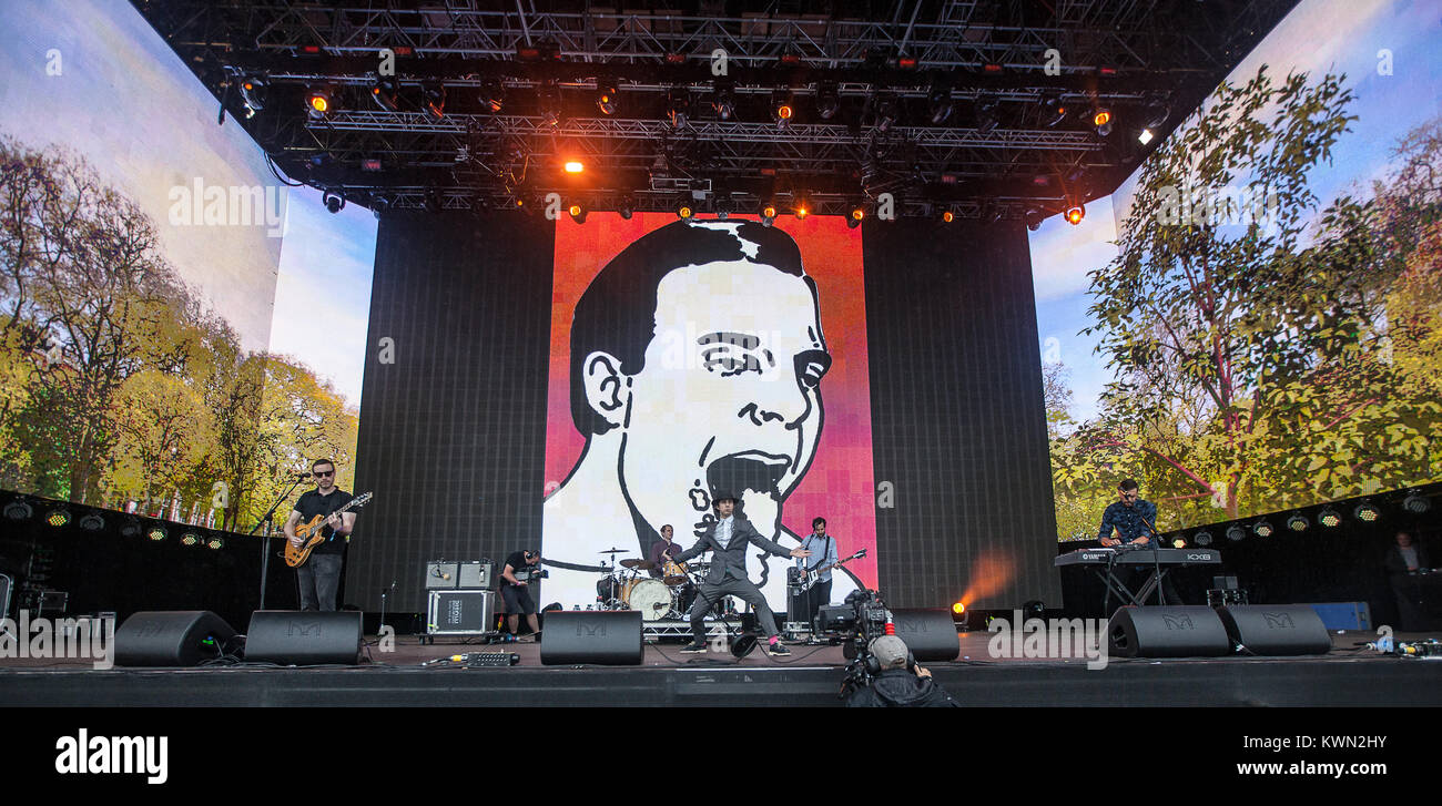 Maximo park concert hi-res stock photography and images - Alamy