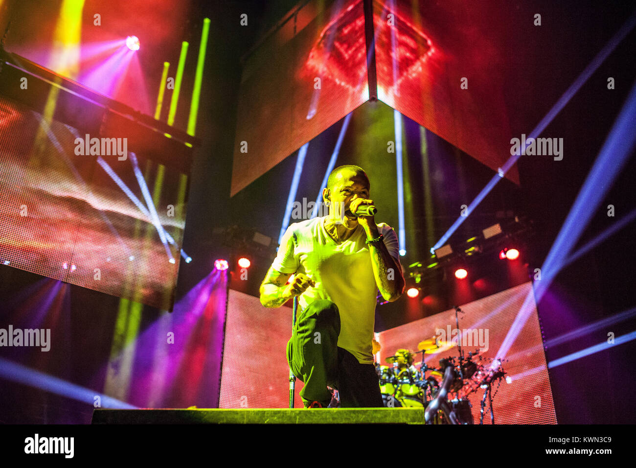 Chester bennington hi-res stock photography and images - Alamy