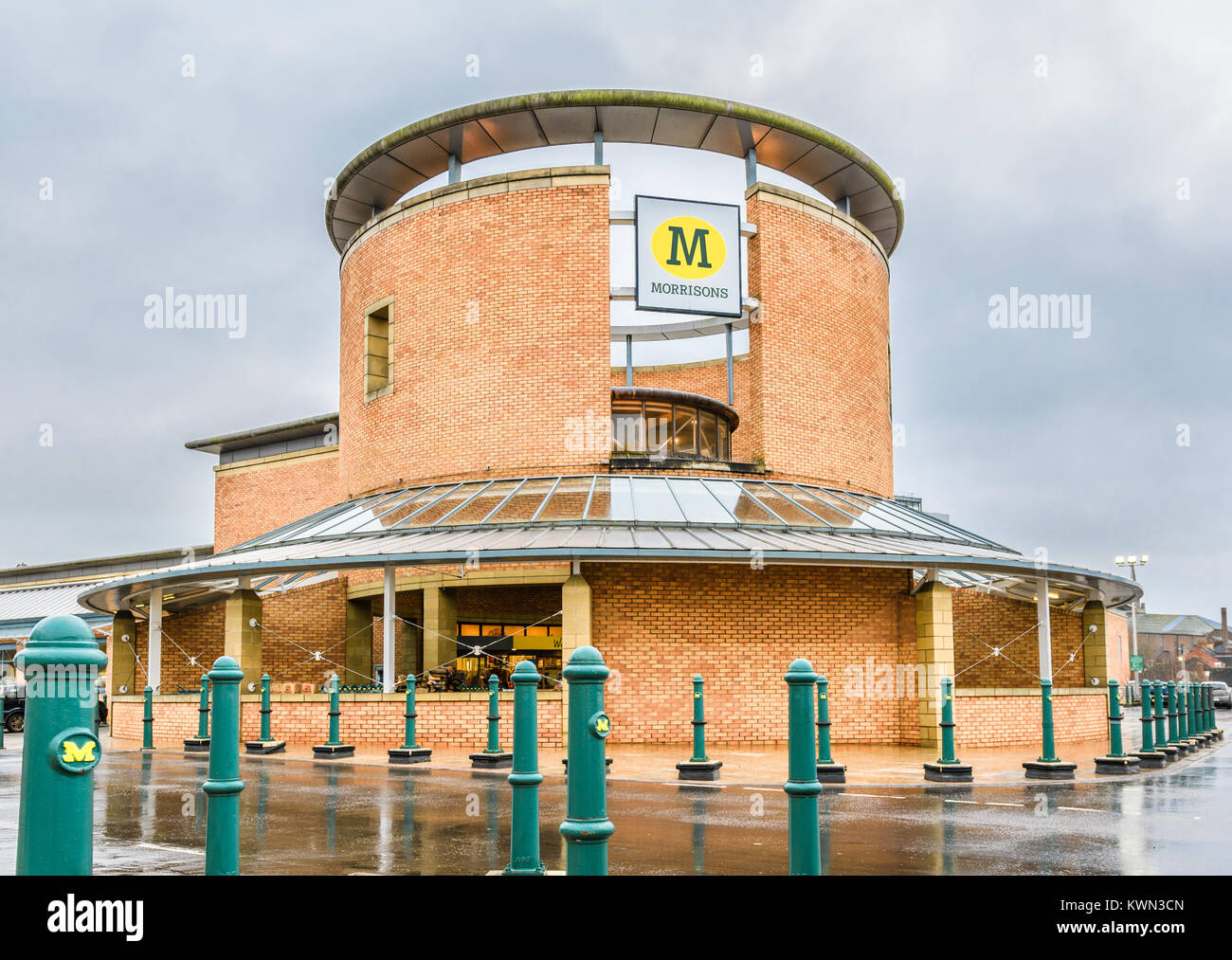 Outside morrisons shop hi-res stock photography and images - Alamy