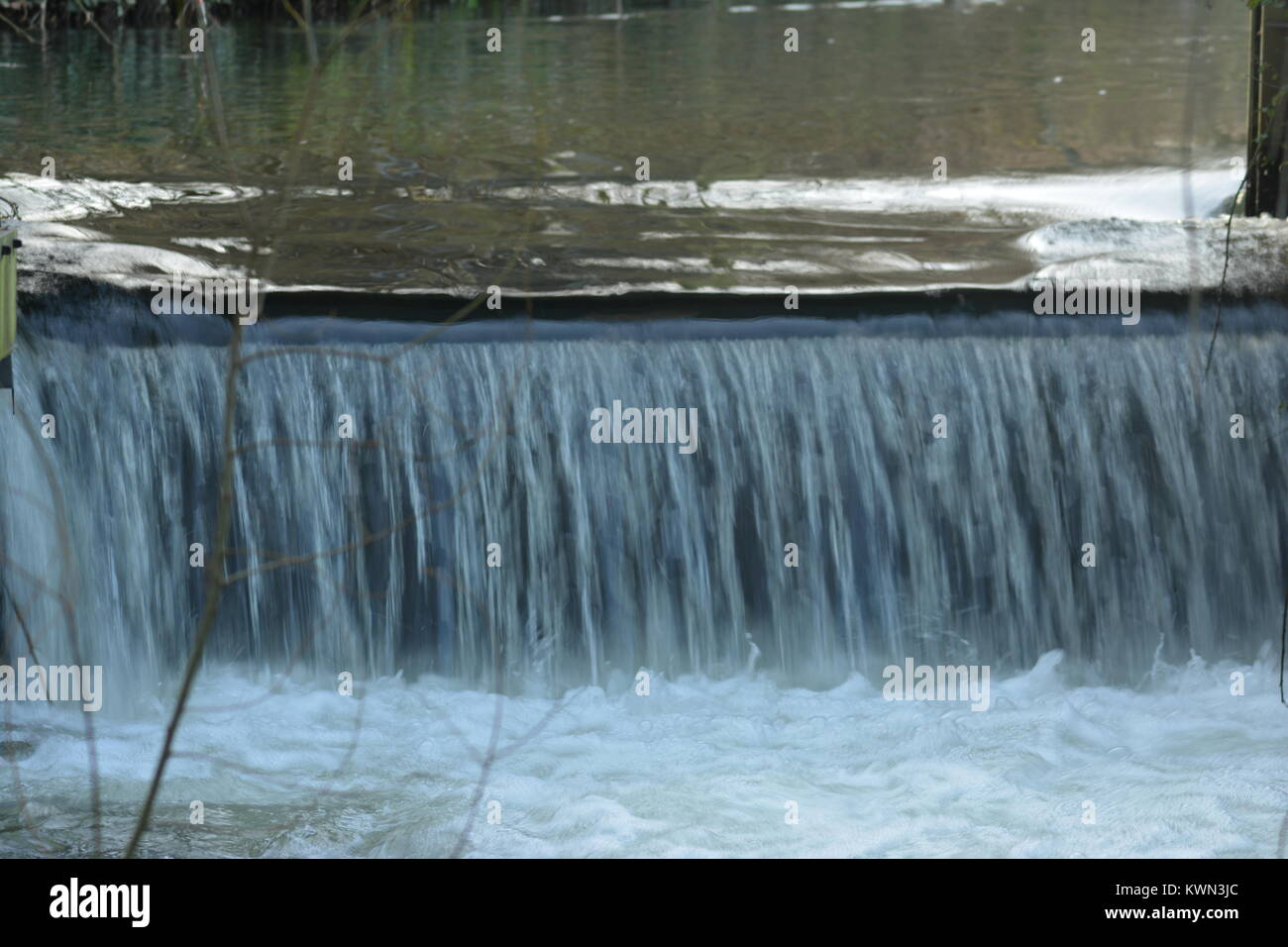 Man made weir hi-res stock photography and images - Alamy
