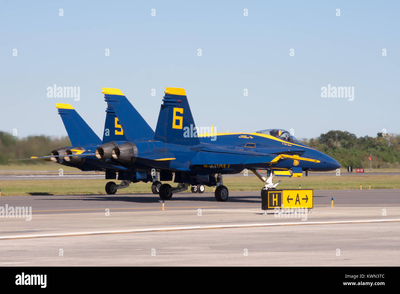 Usn blue angels hi-res stock photography and images - Alamy