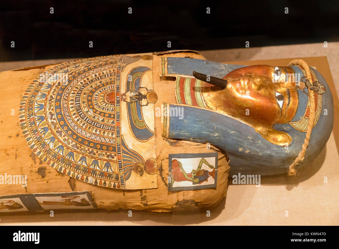 Mummy coffin ancient egypt hi-res stock photography and images - Alamy