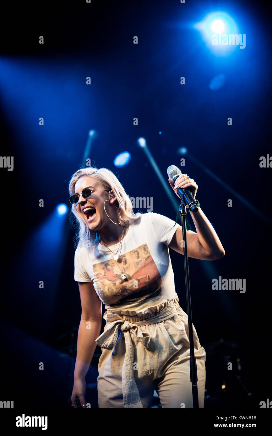 Anne marie singer hi-res stock photography and images - Alamy
