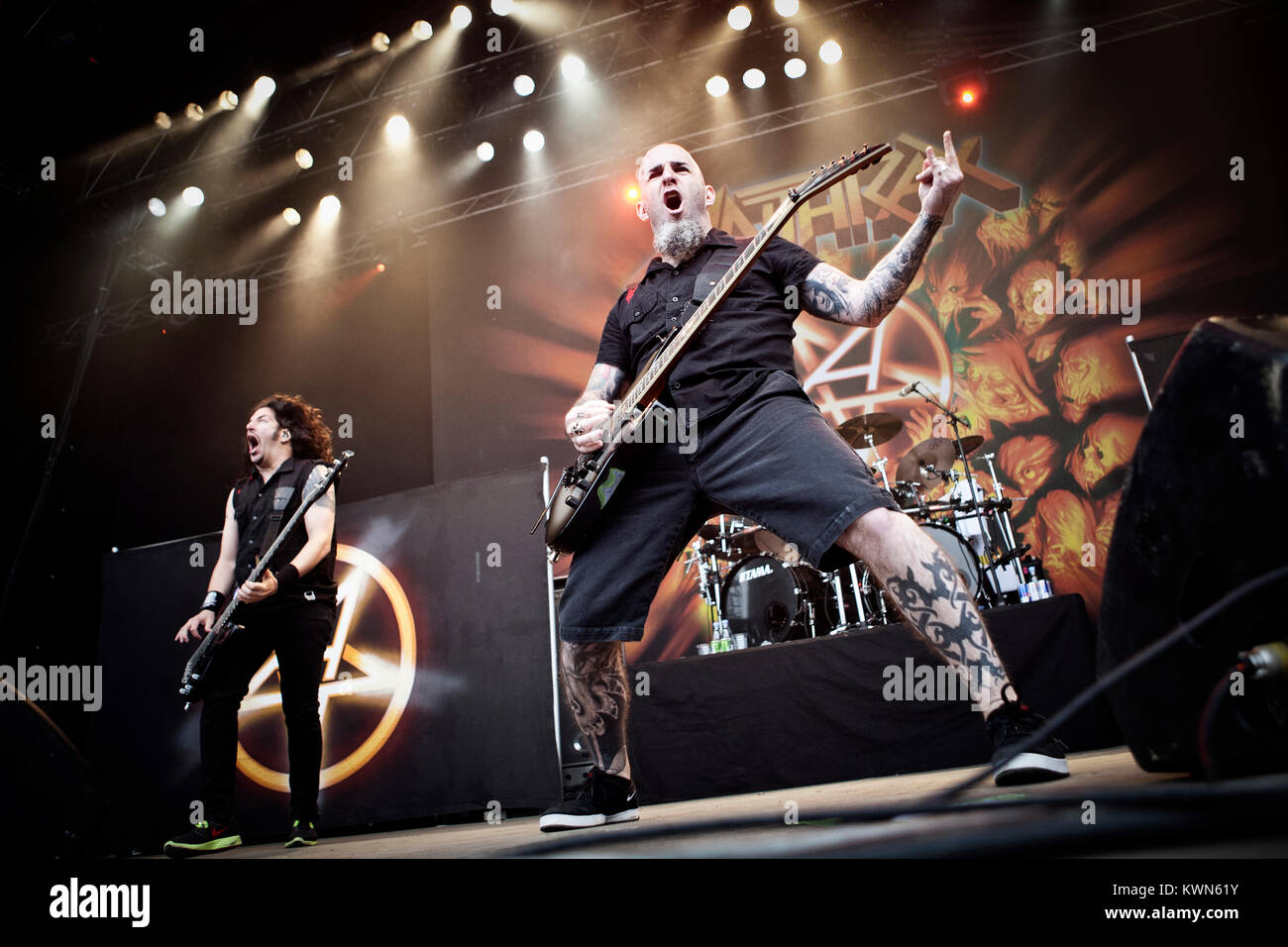 Guitarist scott ian hi-res stock photography and images - Alamy
