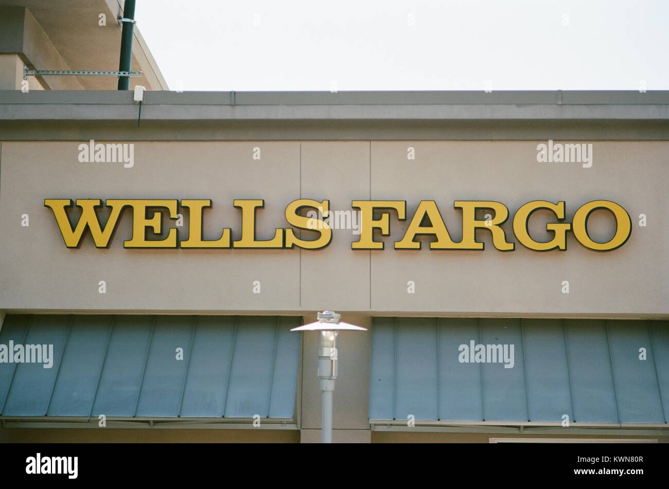 Wells fargo sign hi-res stock photography and images - Alamy