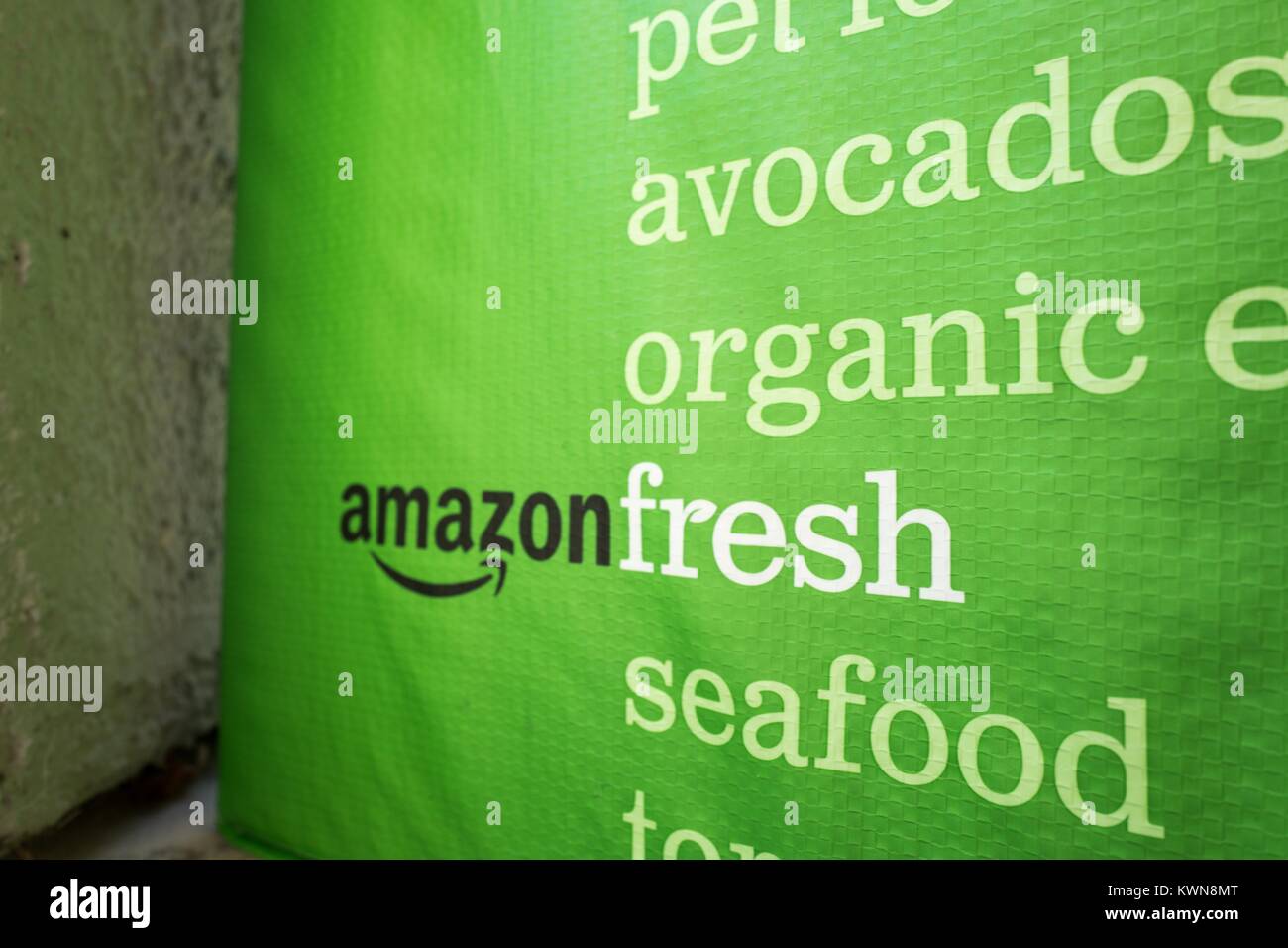 Green cold pack tote for Amazon Fresh grocery delivery service, with ...