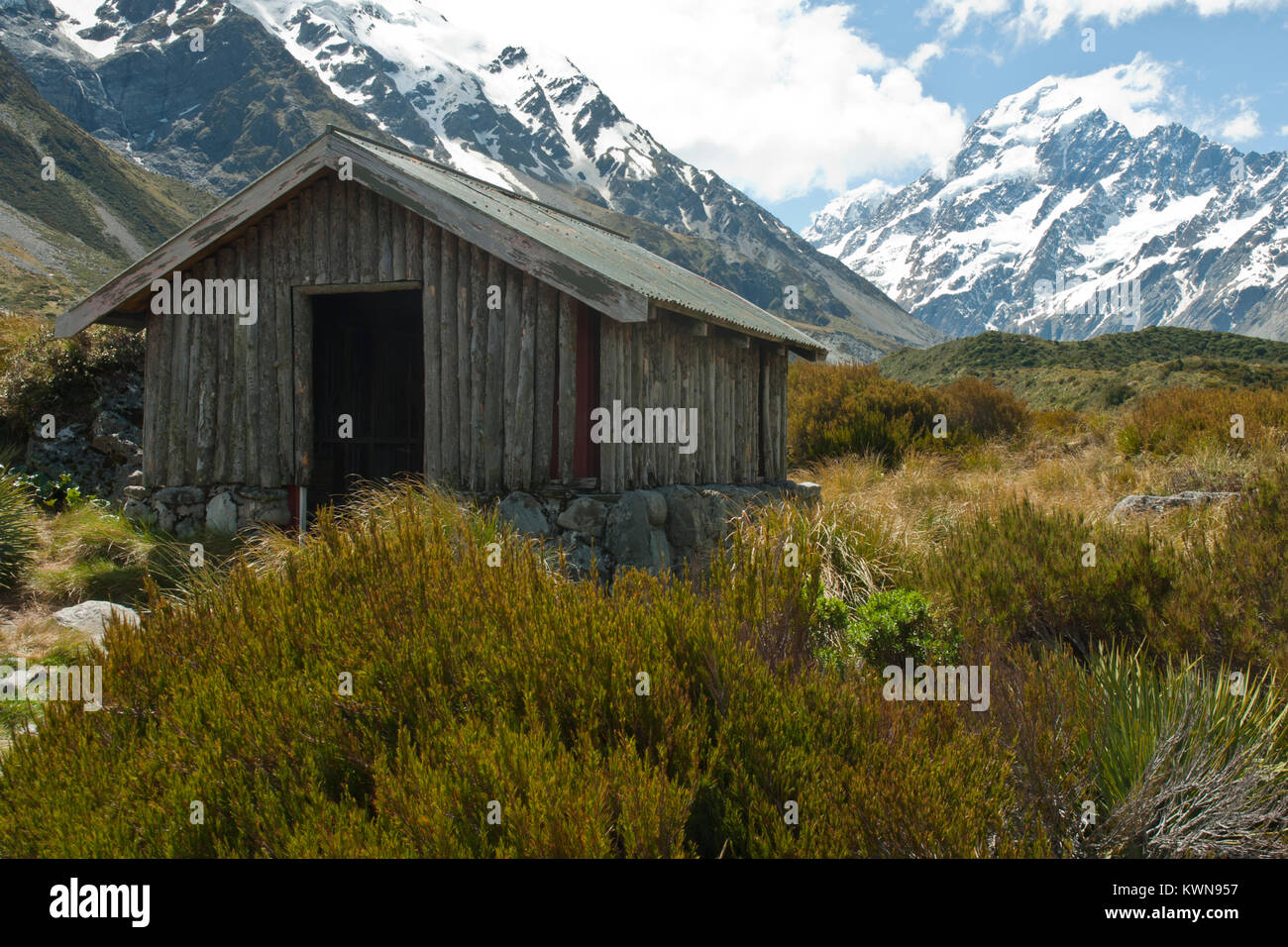 Iconic Mount Cook/Aoraki, snow capped, with old timber hut, Stocking ...