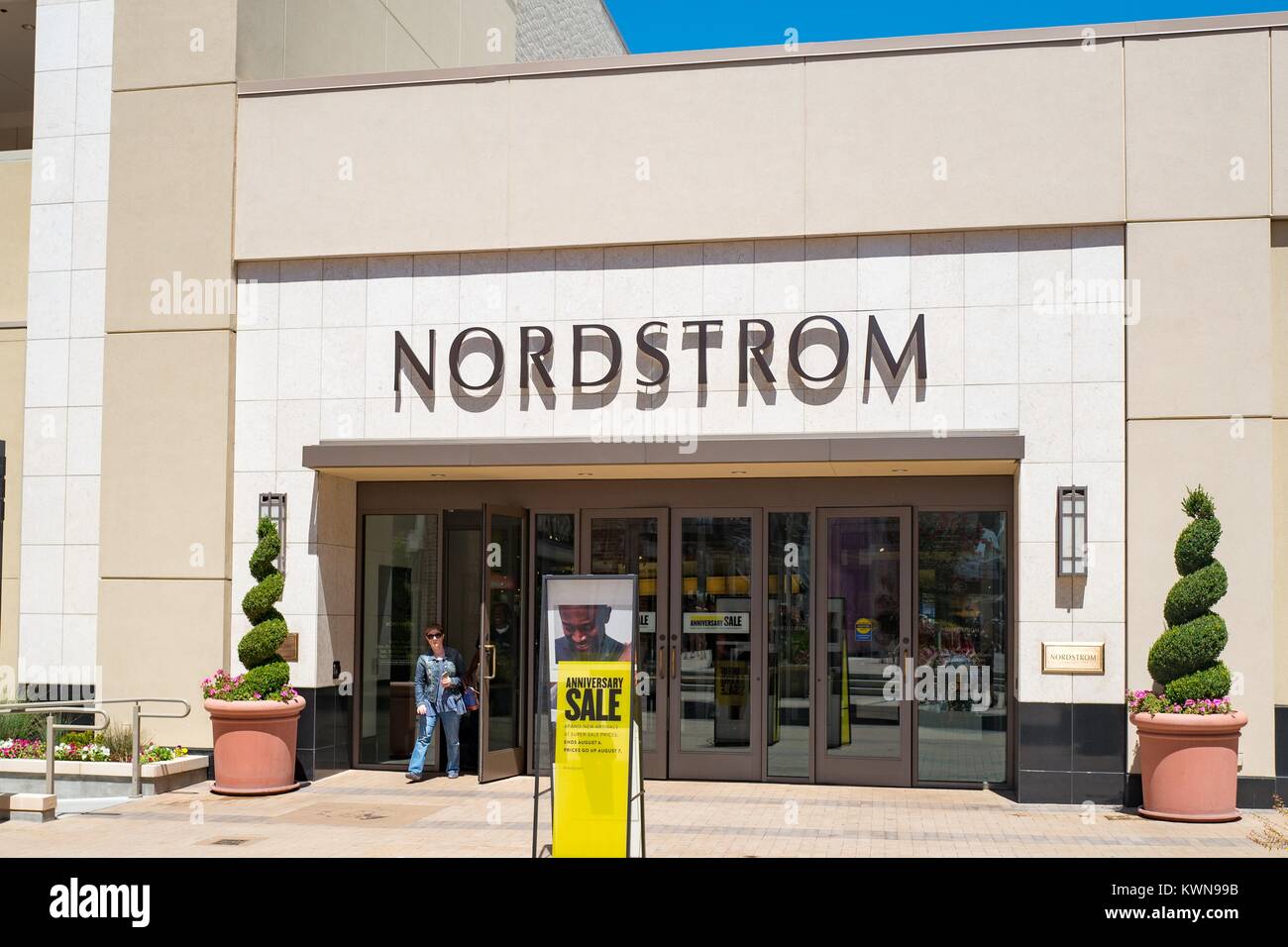 Nordstrom hi-res stock photography and images - Alamy
