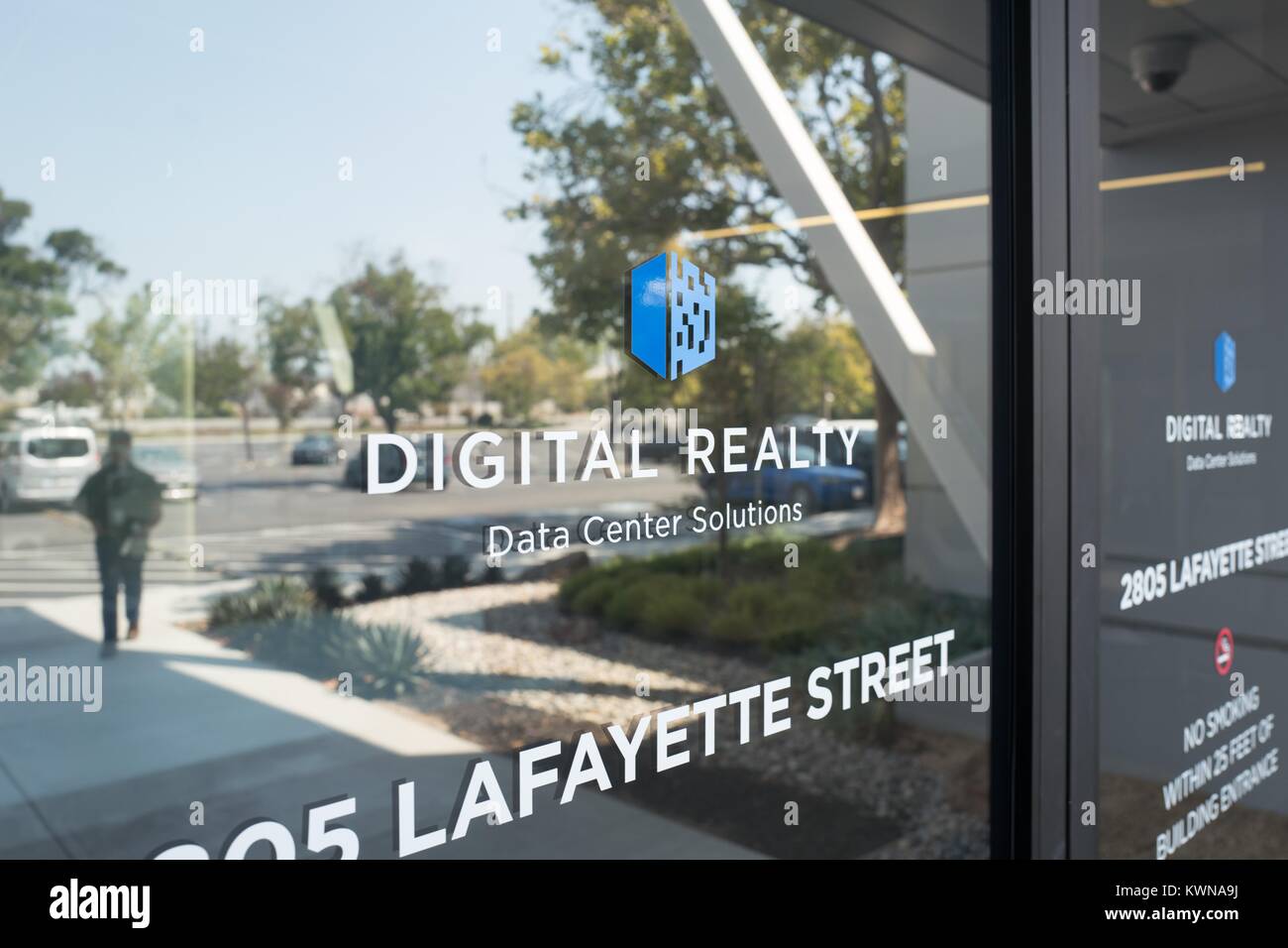 Digital realty logo hi-res stock photography and images - Alamy