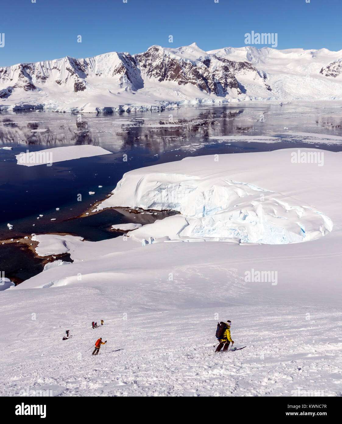 Professional mountaineers hi-res stock photography and images - Alamy