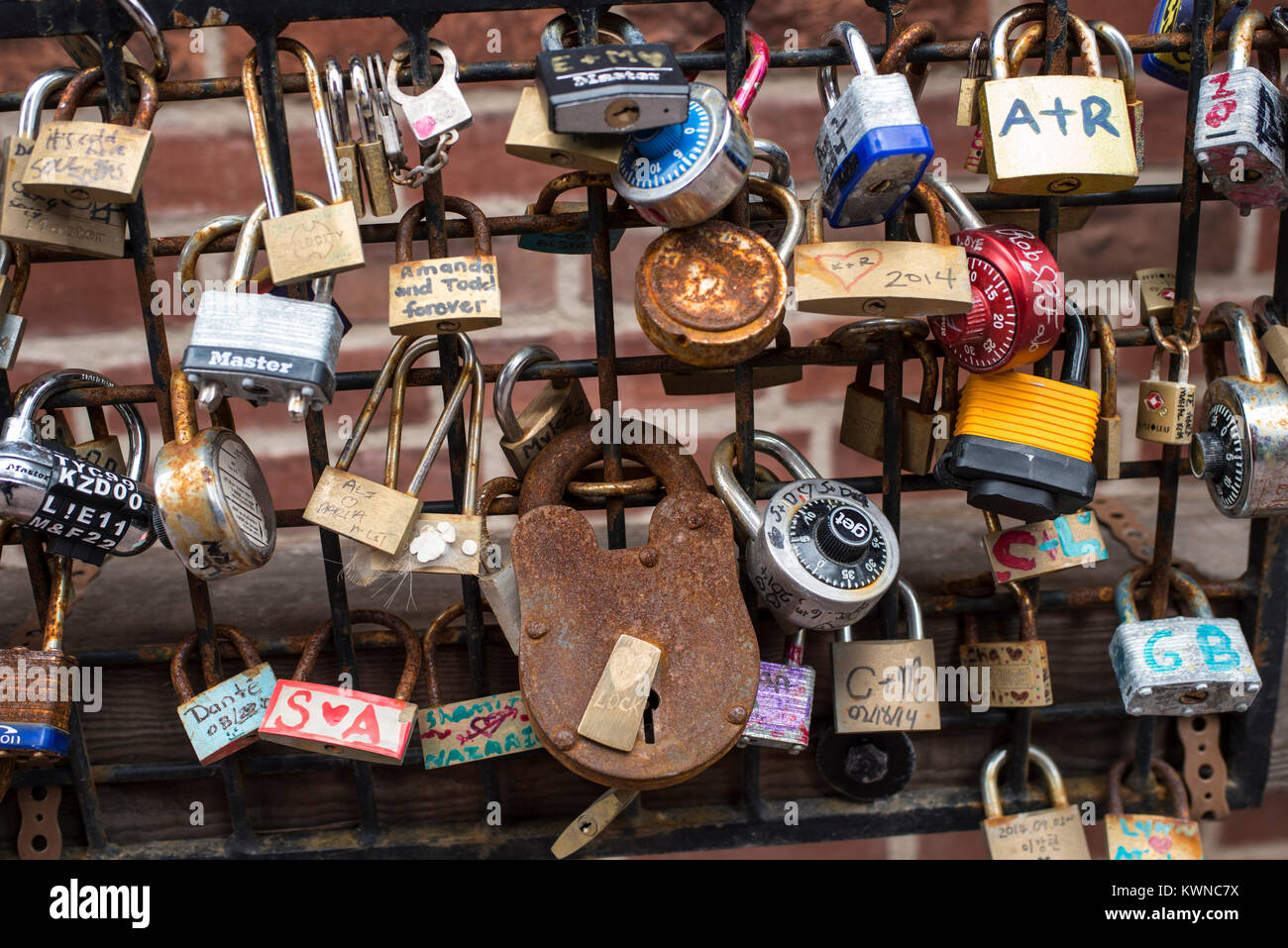Love locks hi-res stock photography and images - Alamy
