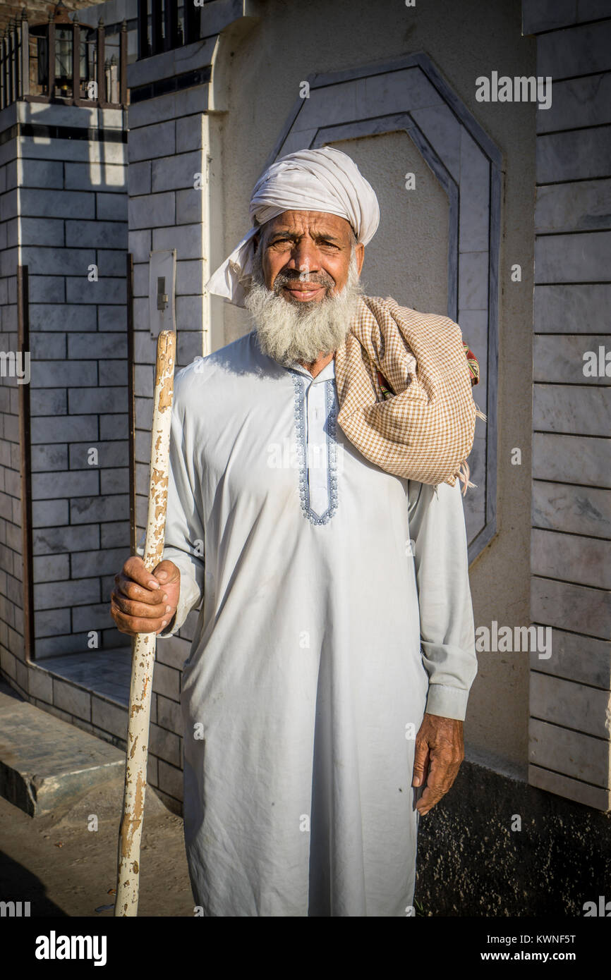 Portrait old man pakistan hi-res stock photography and images - Alamy