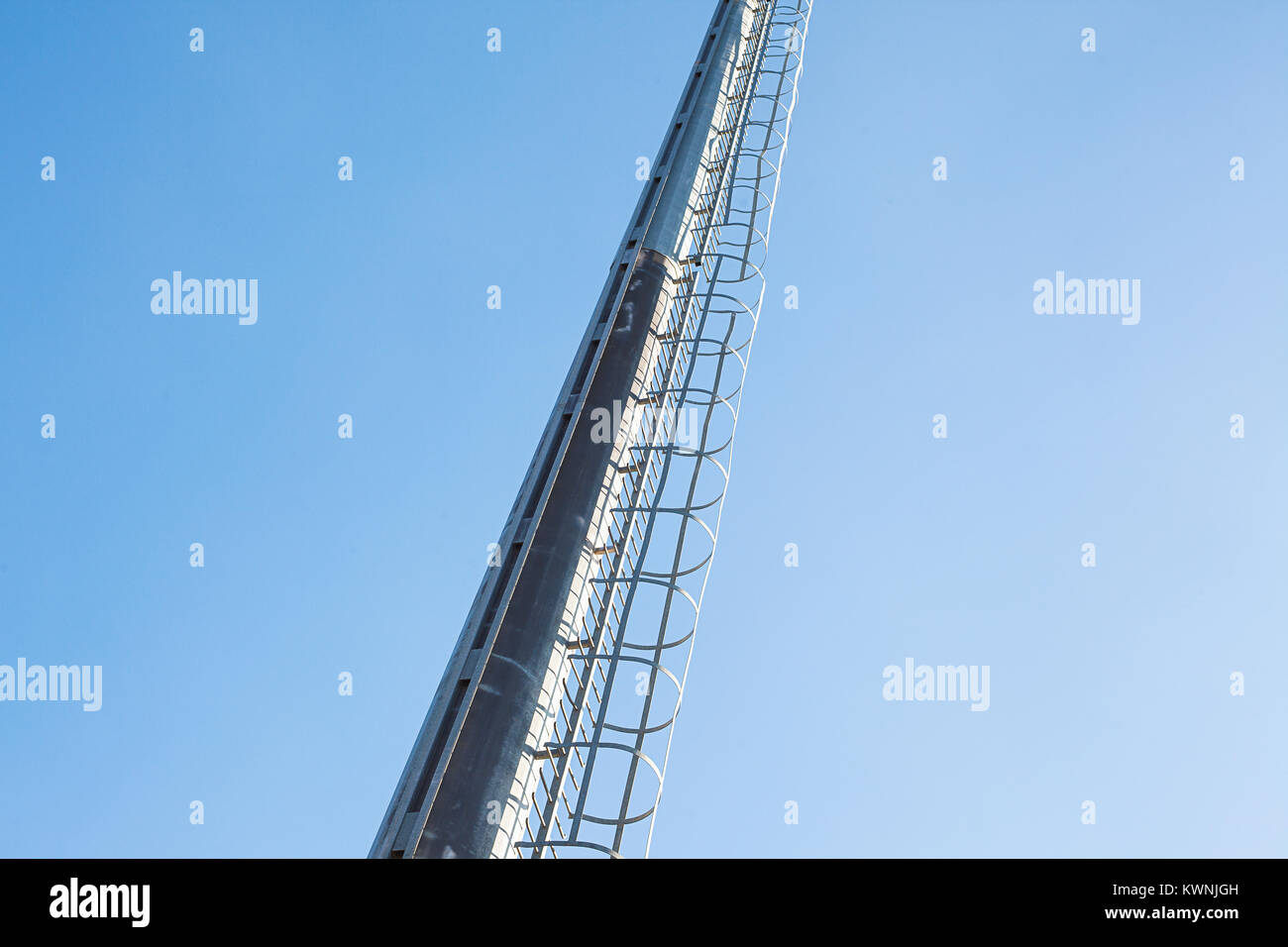 Metal construction pillar hi-res stock photography and images - Alamy